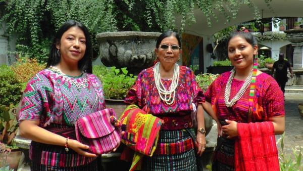 Exhiben de indumentaria maya y muestra proceso de tejeduría | Nuestro ...