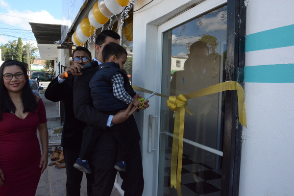 Doctor Guzmán inaugura clínica para adultos mayores | Nuestro Diario ...