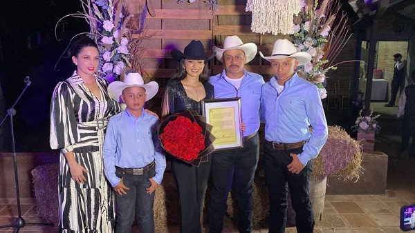 Camila Díaz recibe título de Novia de los Ganaderos | Nuestro Diario