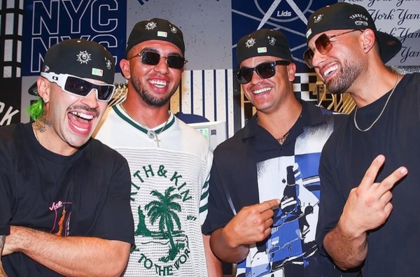 Feid deja su sello personal en las gorras de Los Yankees | Nuestro ...