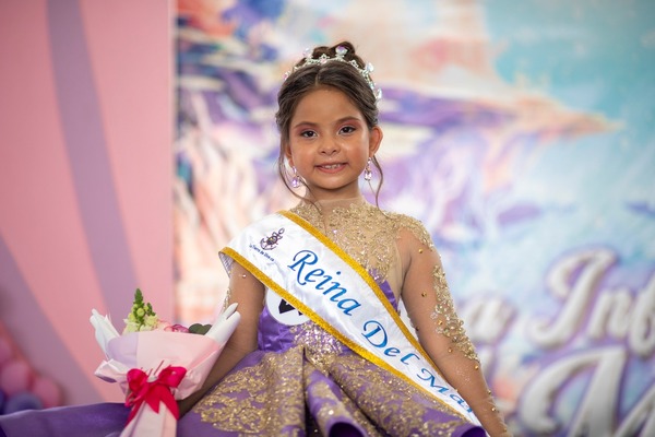 Siete pequeñas aspiran a la corona de Reina Infantil | Nuestro Diario