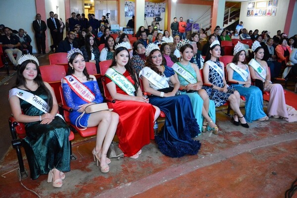 Coronan a Jennifer como reina de Casa de la Cultura | Nuestro Diario