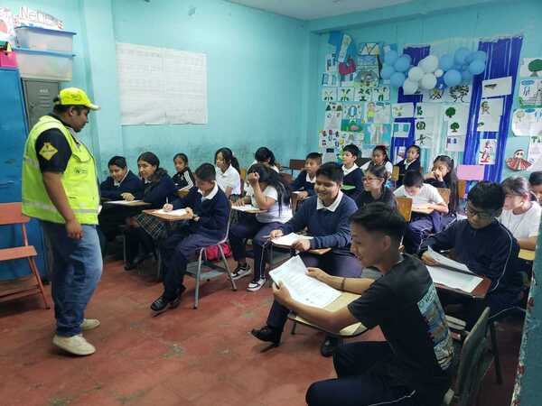 Estudiantes reciben lecciones de tránsito y seguridad vial | Nuestro Diario