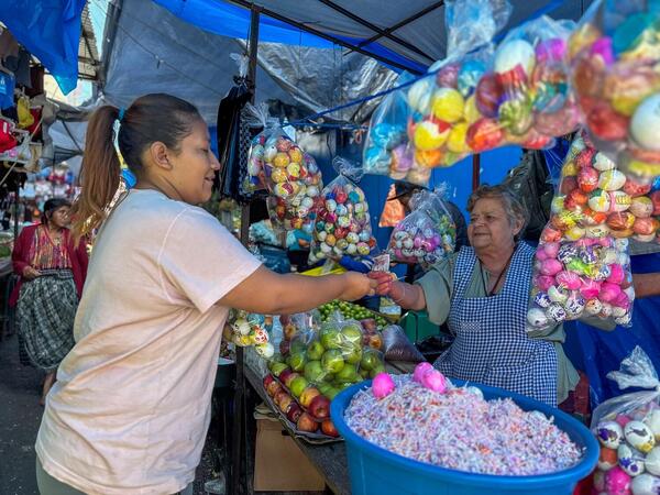 Comerciantes mantienen viva la tradición de los cascarones | Nuestro Diario