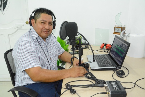 Alex Gómez tiene 24 años de ser locutor y voz comercial | Nuestro Diario