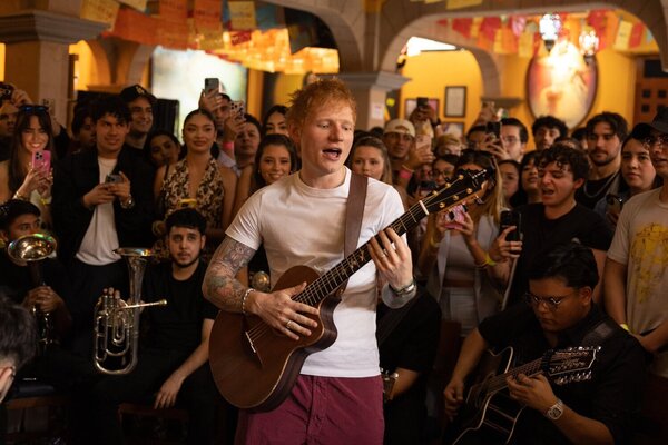 Ed Sheeran sorprende con mini show en la plaza Garibaldi | Nuestro Diario