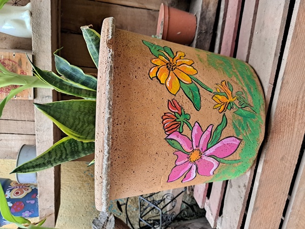 Convierte una cubeta en la más bella maceta decorativa | Nuestro Diario
