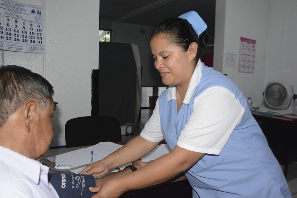 Mayra Parada, apasionada por su profesión como enfermera | Nuestro Diario