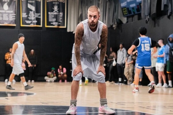 Justin Bieber sorprende a fans con gestos inusuales en fotos | Nuestro ...