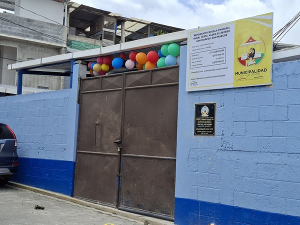 Estudiantes regresan a su nueva escuela afectada por terremoto ...