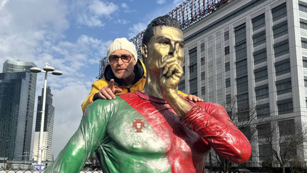 La estatua de Cristiano que se inauguró en Times Square | Nuestro ...