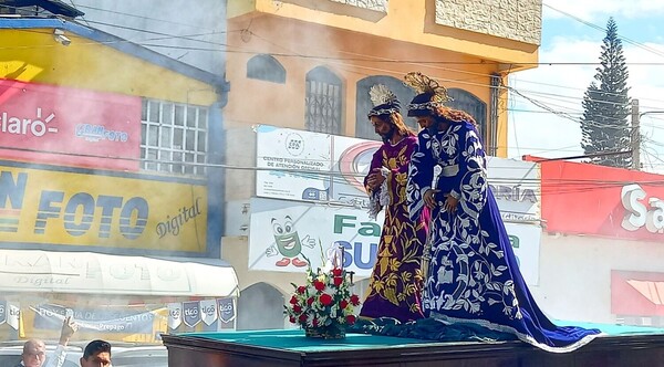 Católicos reciben imágenes restauradas de Jesús Nazareno | Nuestro Diario